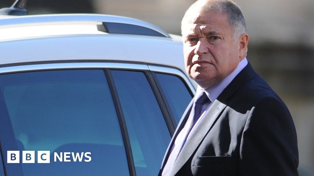 Ex-PC Colin Hart denies raping schoolgirl, 14 - BBC News