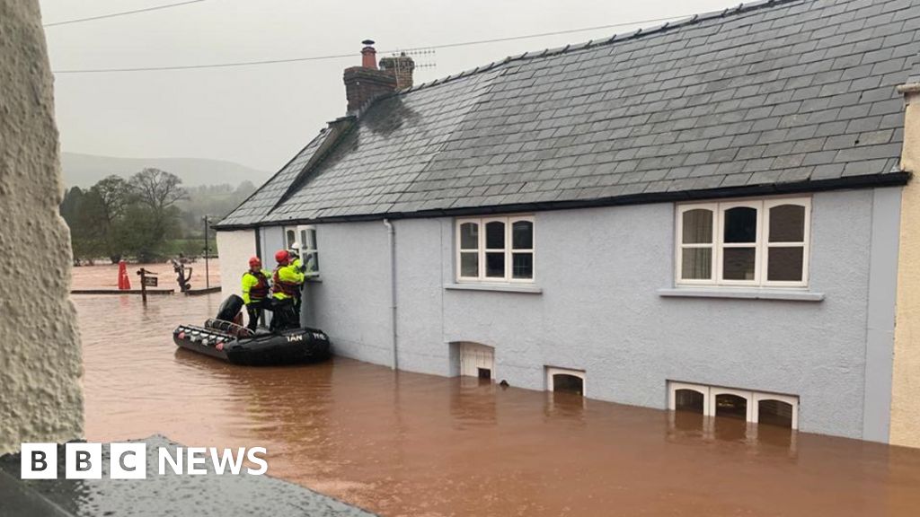 Storm Dennis: Could flood victims have received more warning? - BBC News