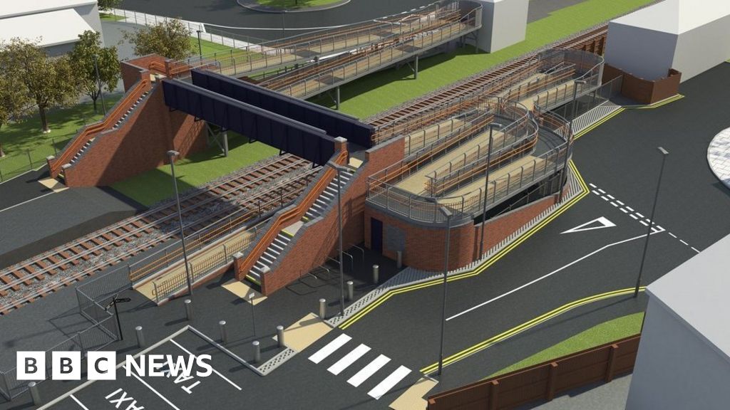 'Dangerous' Wareham station crossing plans considered - BBC News