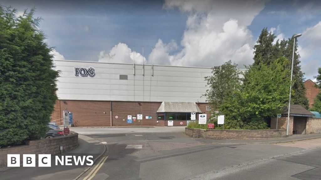 Uttoxeter's Fox's Biscuits factory announces job cuts - BBC News