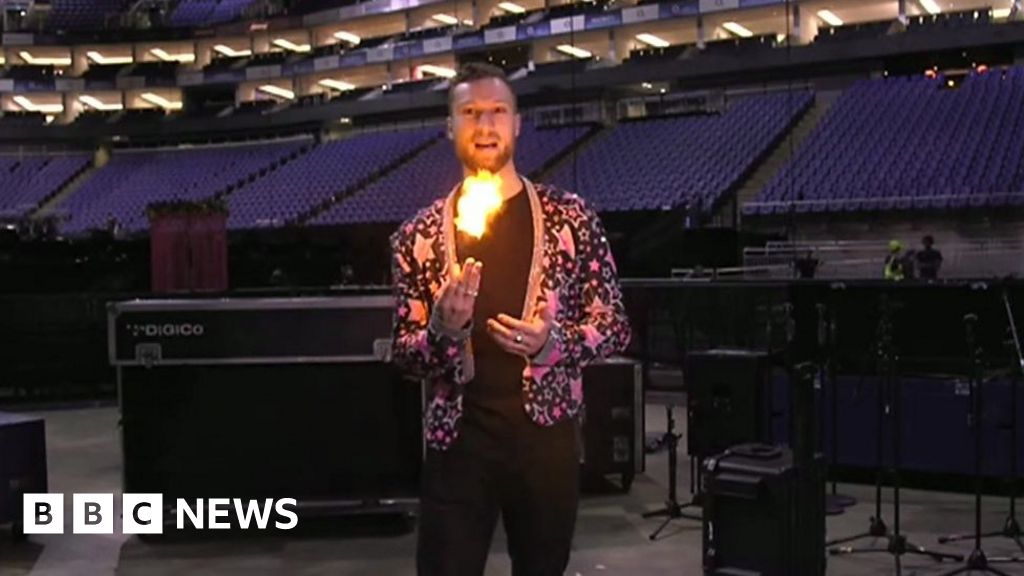 Take That dancer Callum Powell reveals some backstage secrets - BBC News