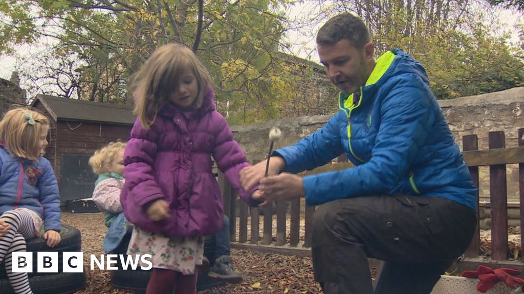Male childcare worker tells of stigma facing men - BBC News