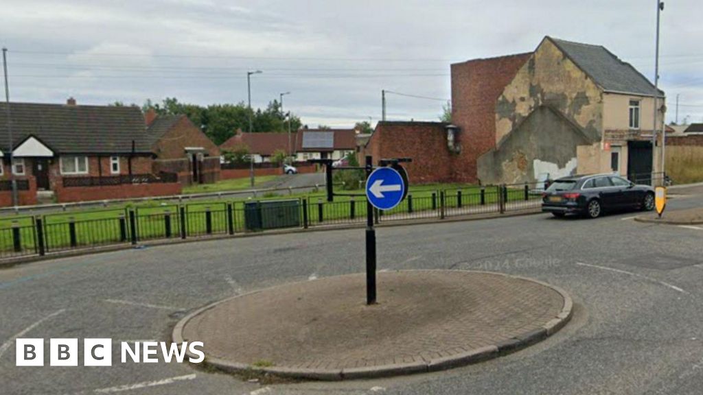 Firm appeals against Sunderland advert screen rejection - BBC News