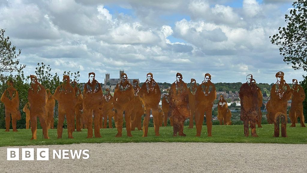 Lincolnshire Dambusters memorial unveiled on 80th anniversary - BBC News