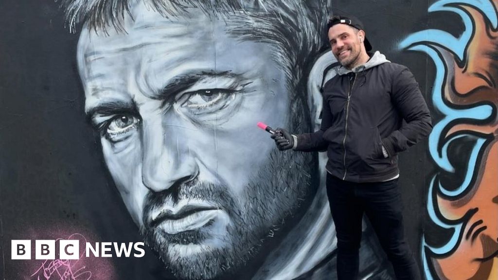 Gerard Butler mural in Bangor proves a hit with movie star - BBC News