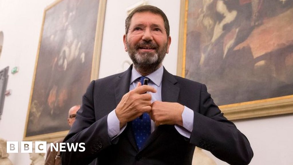 Rome mayor ousted in 'backstabbing' - BBC News