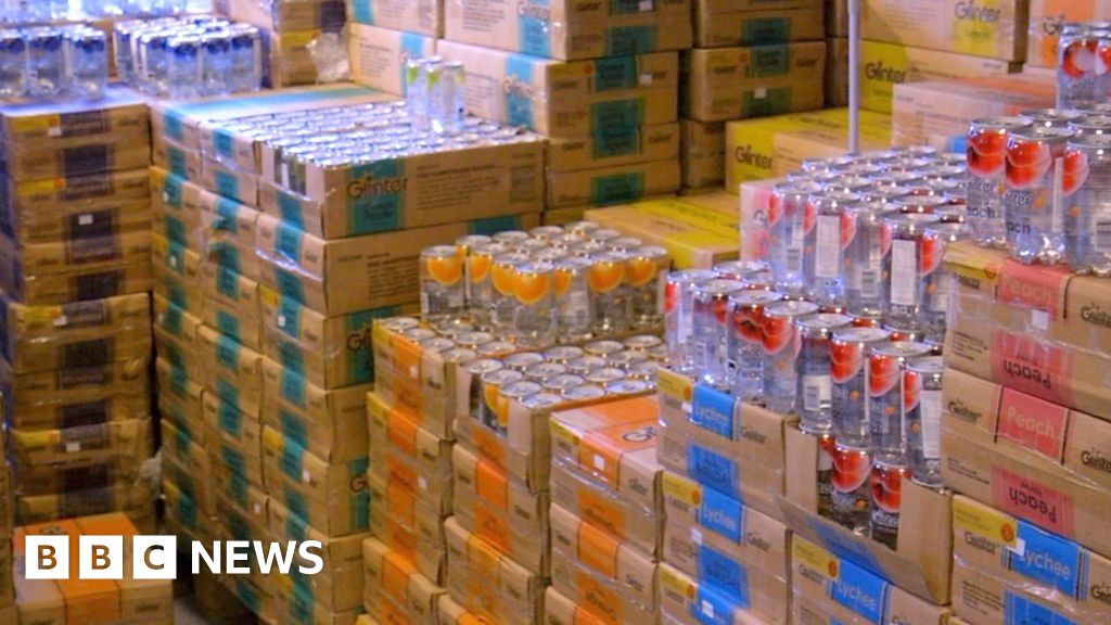 The Danish supermarket chain selling 'surplus food' - BBC News