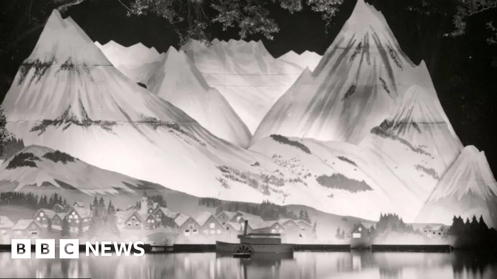 Appeal for 1950s Leamington Spa festival of lights memorabilia - BBC News