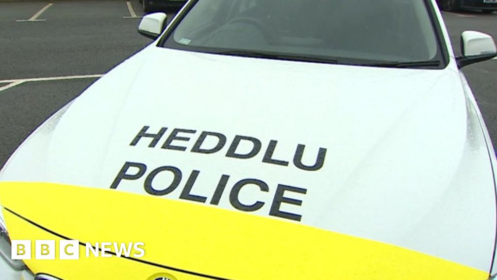 Welsh police spend £590k on informers over five years - BBC News
