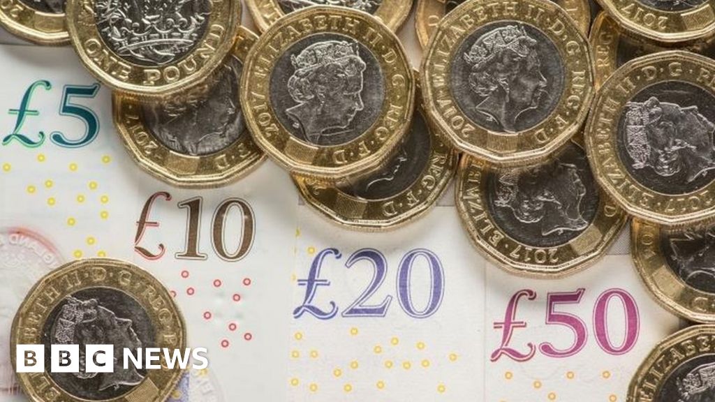 The decline of cash in the UK - in charts - BBC News