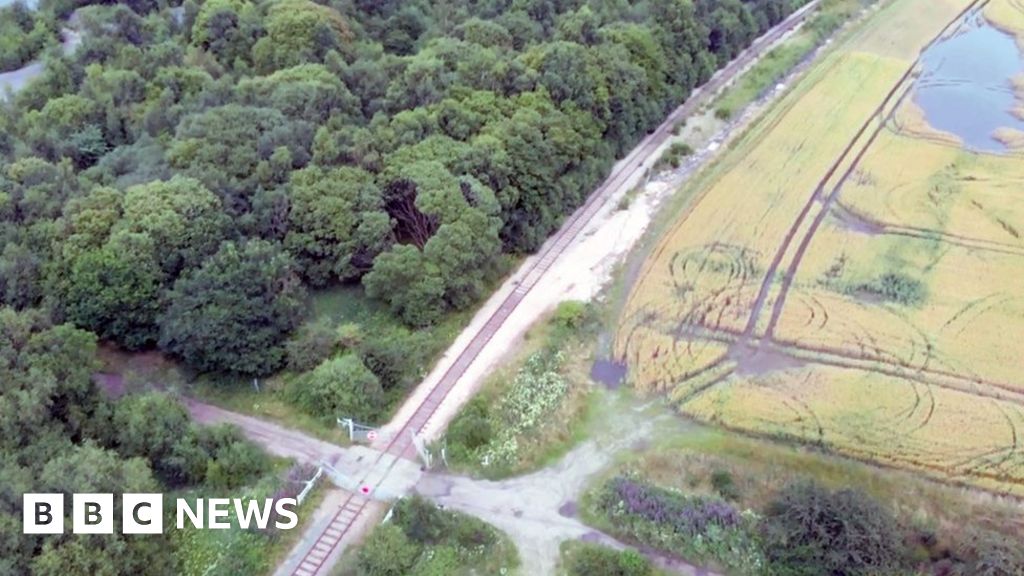 Levenmouth rail link to reopen in £70m project - BBC News