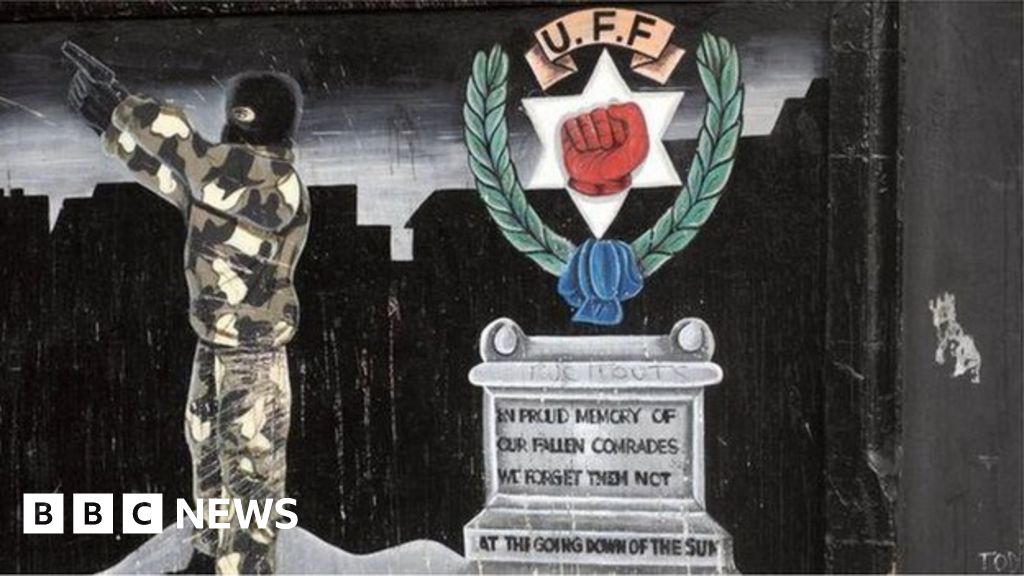 Loyalists 'left behind' since Good Friday Agreement - BBC News