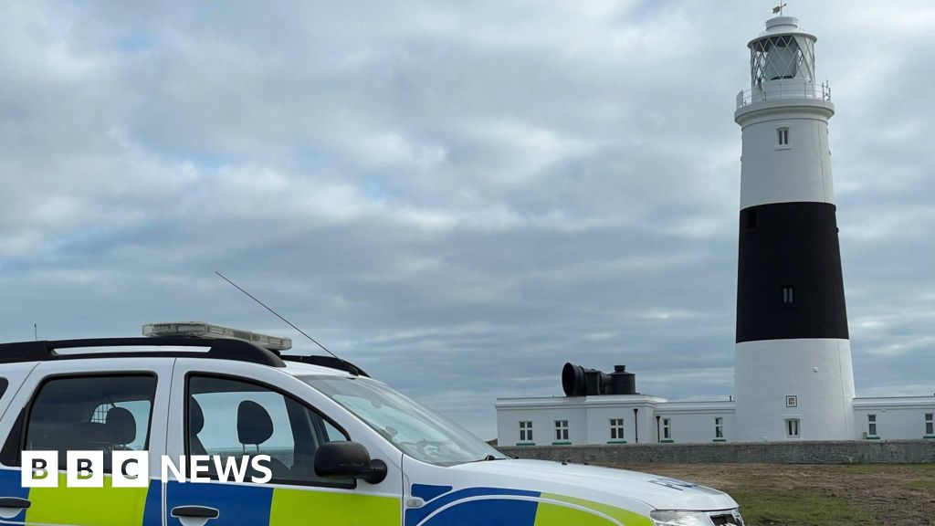 Guernsey Police give road and cyber safety lessons in Alderney - BBC News