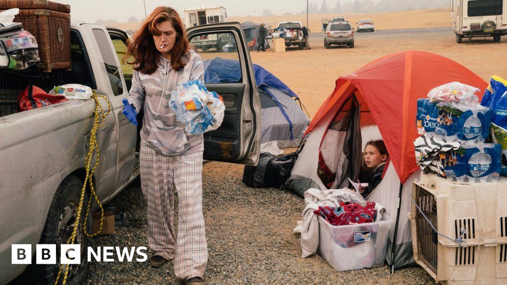 California wildfires: Survivors share stories of heroic rescues - BBC News