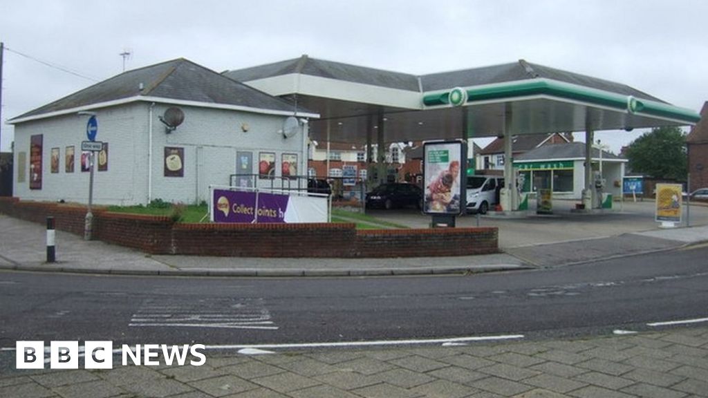 Lowestoft hit-and-run: Victim died of brain bleed - BBC News