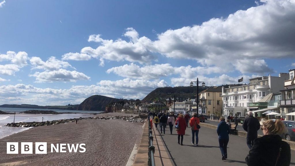 Council gives money to help decarbonise Devon buildings - BBC News