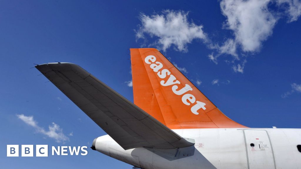 Easyjet profits tumble after year of 'challenges' - BBC News