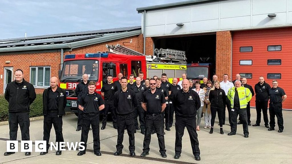 Suffolk crew's 1,000-mile trip to donate fire engines to Ukraine - BBC News