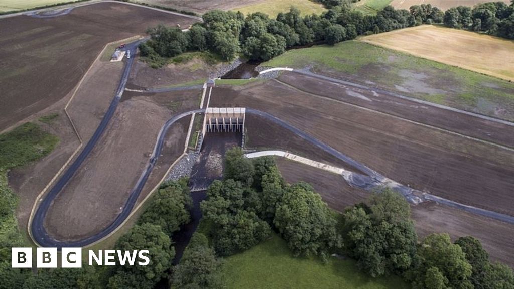 Morpeth gets £26m flood defence scheme - BBC News