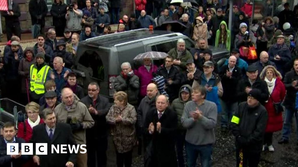 Hundreds attend jobs rally in Ballymena - BBC News