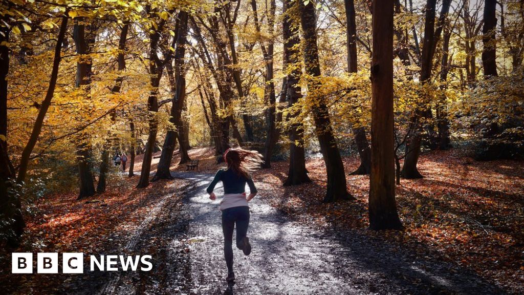 Coronavirus: Can you do outdoor sports while social distancing? - BBC News