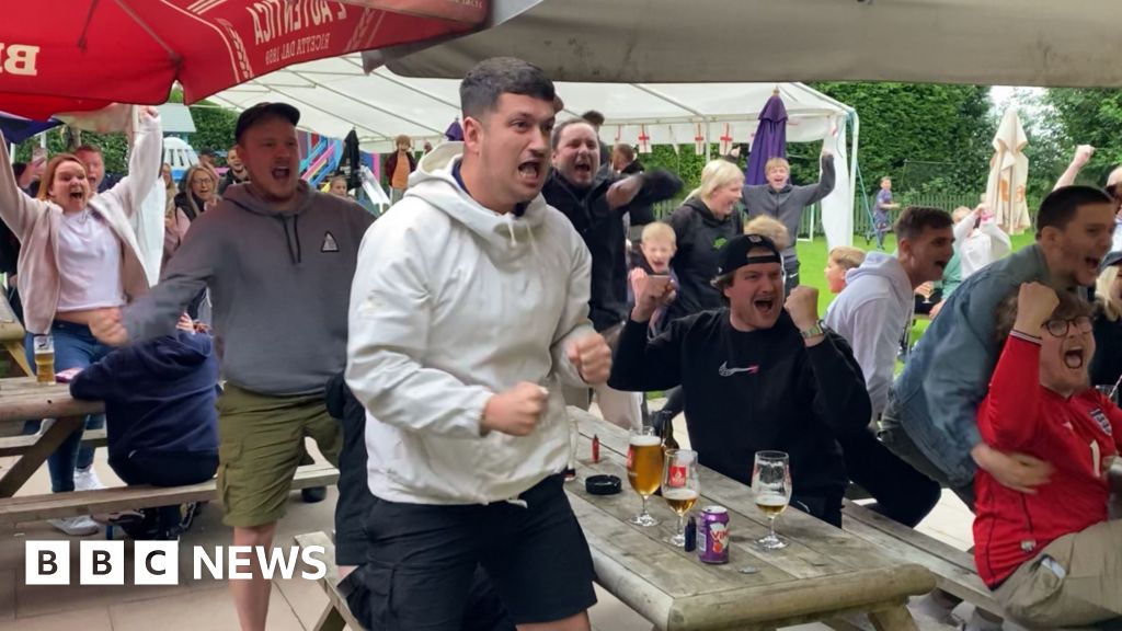 Staffordshire fans celebrate England's 'best performance' - BBC News