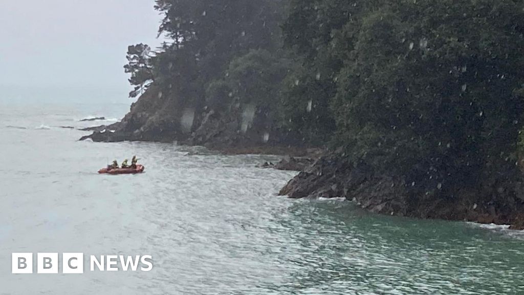 Swimmers rescued off Jersey coast in poor weather Swimmers rescued off Jersey coast in poor weather