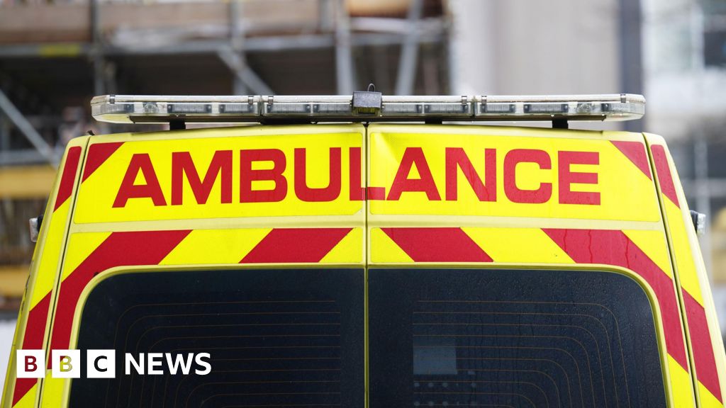 Cornwall man has serious head injury after window fall - BBC News