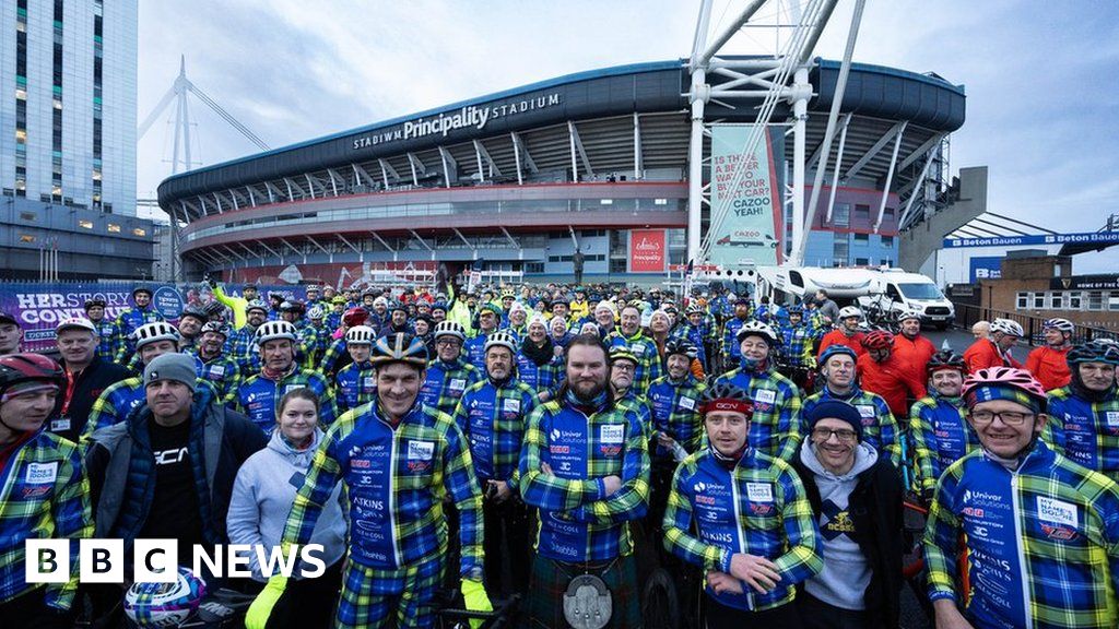 Six Nations: Doddie Weir cyclists travel to Edinburgh - BBC News