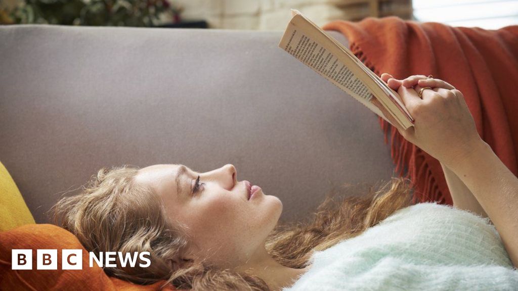 Overhaul of Shropshire libraries 'not about closures' - BBC News