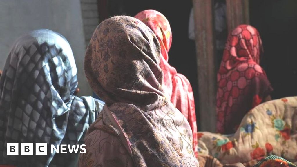 Lakhimpur: Unanswered questions in India sisters' hanging