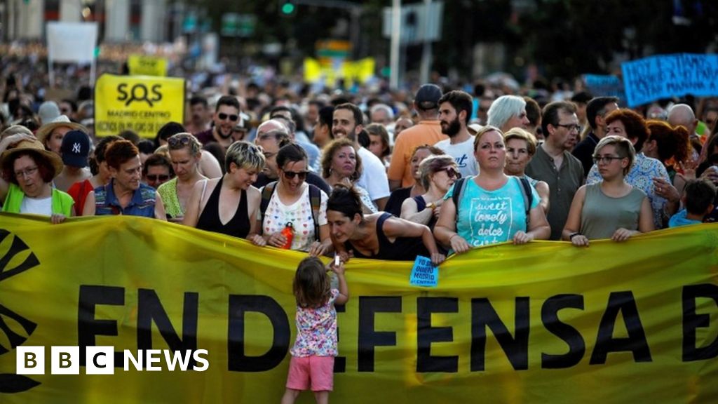 'Madrid Central' protest: Thousands oppose suspension of anti-pollution ...