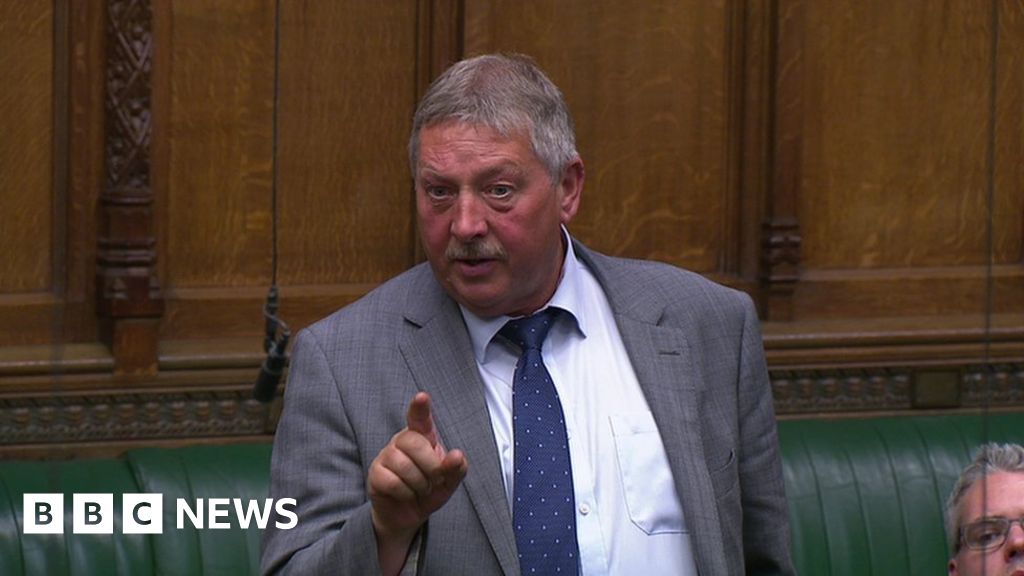DUP MP Sammy Wilson criticises Karen Bradley over press stance - BBC News