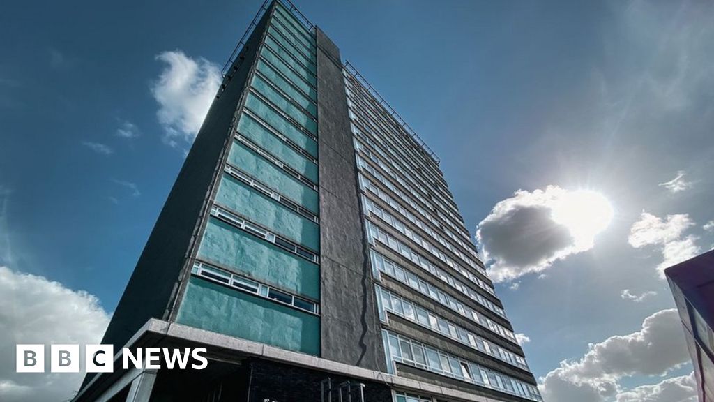 Stevenage's Vista Tower: Government takes legal action over unsafe cladding
