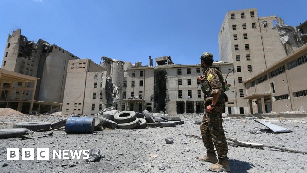 Syria conflict: US coalition admits killing civilians in Manbij - BBC News