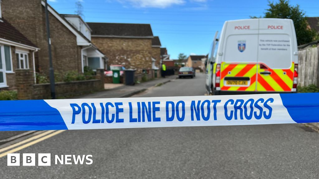 Slough: Murder arrest after man in 20s stabbed