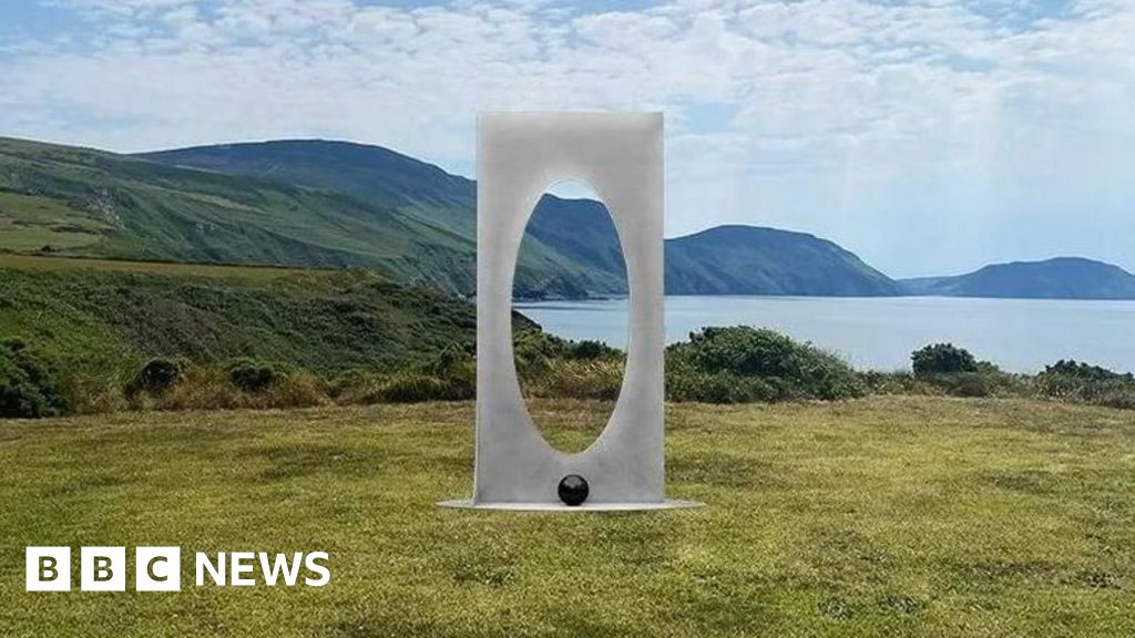 Sculpture to pay tribute to Manx landscape, artist's family say - BBC News