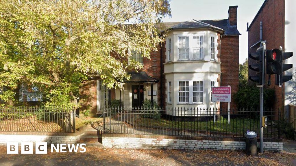 Reading GP surgery put at risk of closure - BBC News
