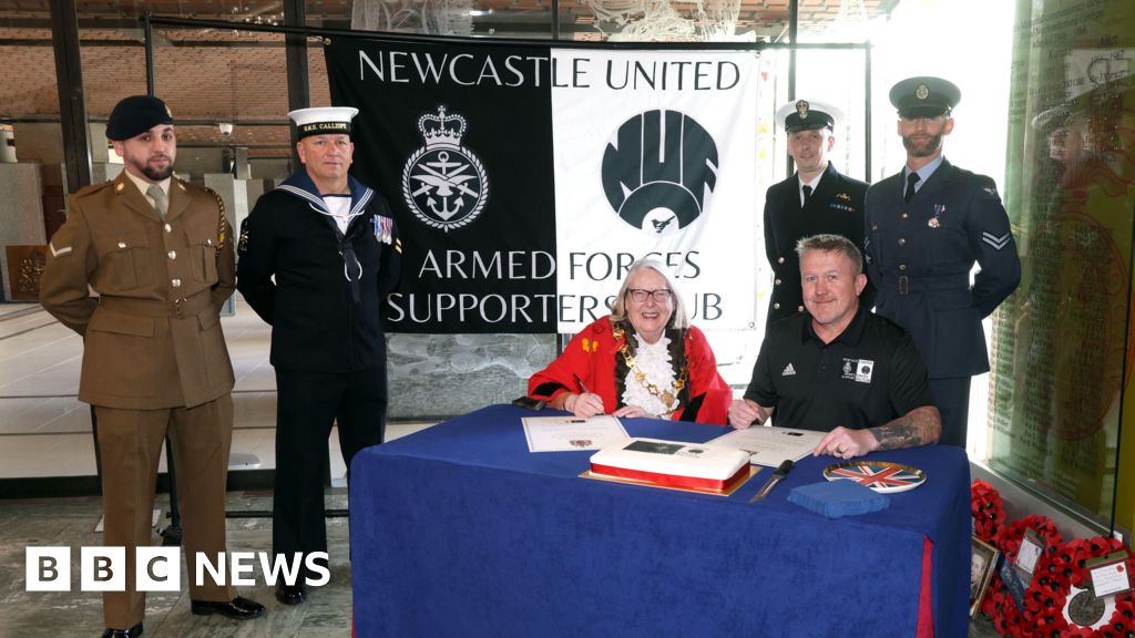 Newcastle United fans create armed forces support club - BBC News
