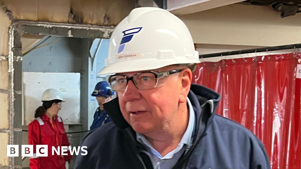 Shipyard manager removed as new CalMac ferry delay expected - BBC News