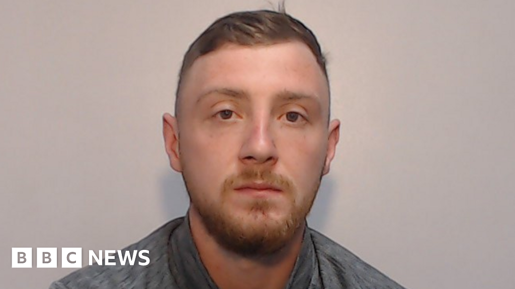 Stalybridge man responsible for single punch killing jailed - BBC News