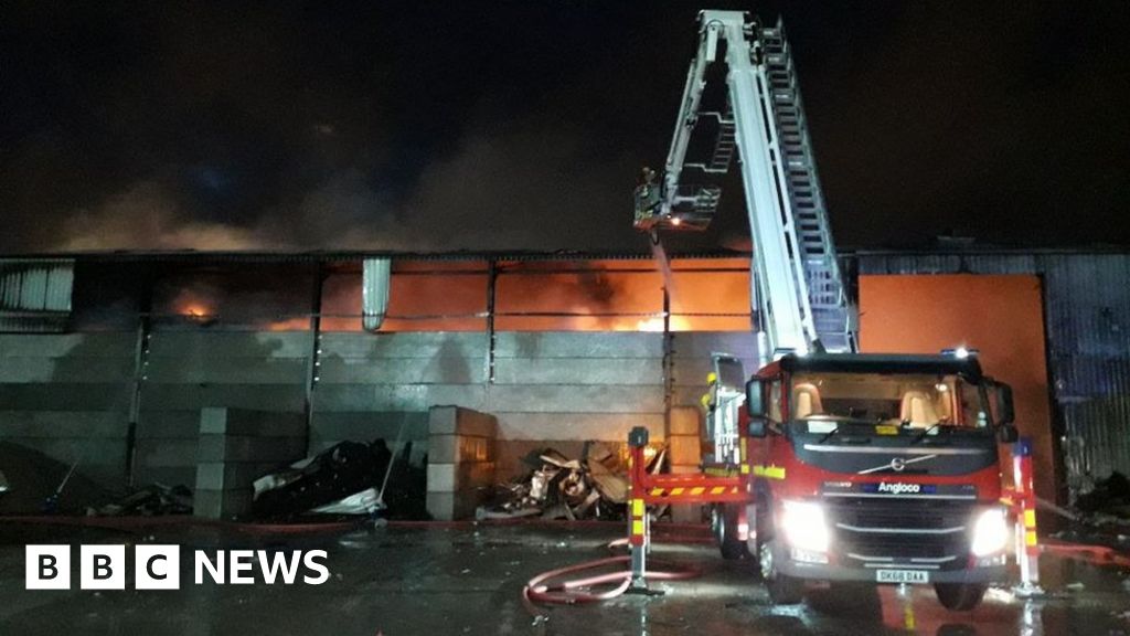 Fire breaks out at Liverpool waste facility - BBC News