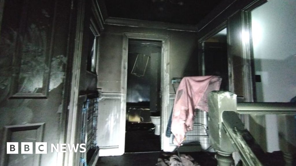 Basildon house fire leaves residents homeless - BBC News