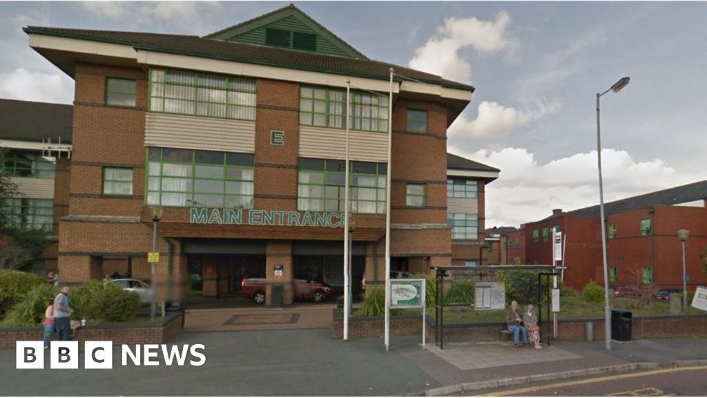 Wigan man's death: Two women held in murder inquiry - BBC News