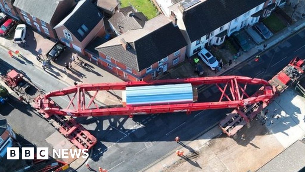 In pictures: Roads shut in Suffolk for power station section delivery ...