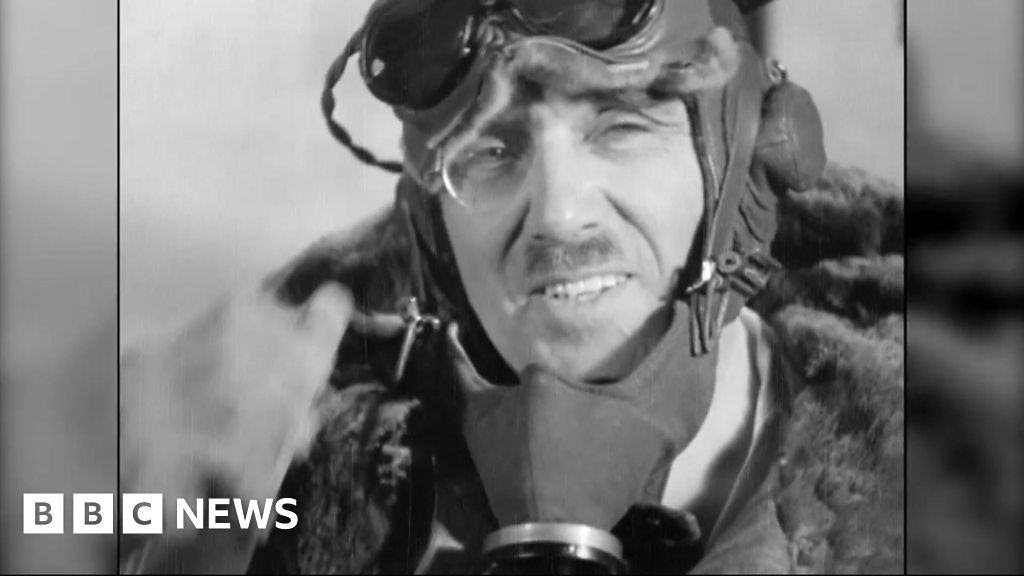 The first flight over Mount Everest - BBC News