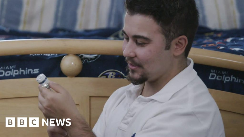 Trans man: 'Learning to love my body' - BBC News