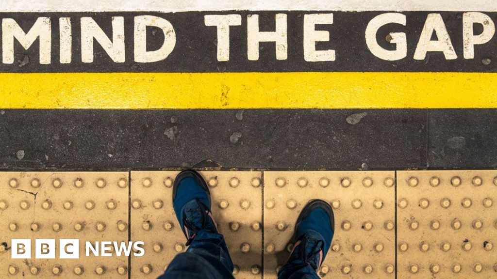 Never Mind The Gap New Platform Safety Device Proves Zoox Robotaxi