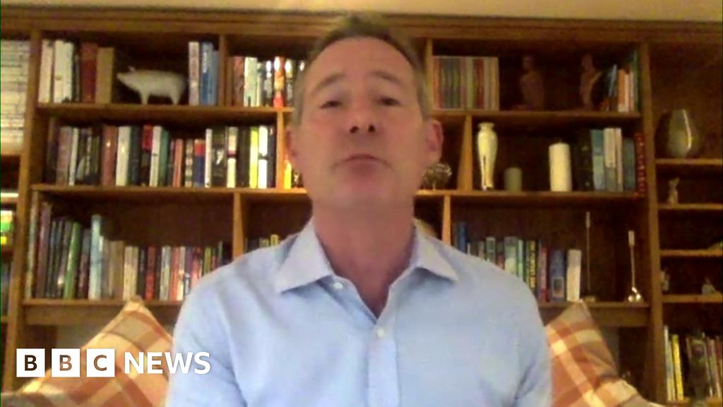 UK TUI boss backs holiday 'traffic light' system - BBC News