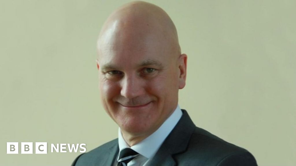 Paul Broadbent inquest: Anti-slavery chief took own life - BBC News